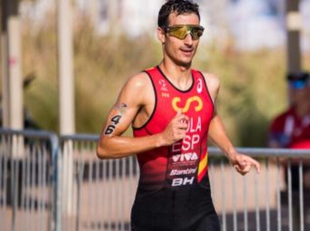 Mario Mola at the head of the Triarmada for the European Duathlon