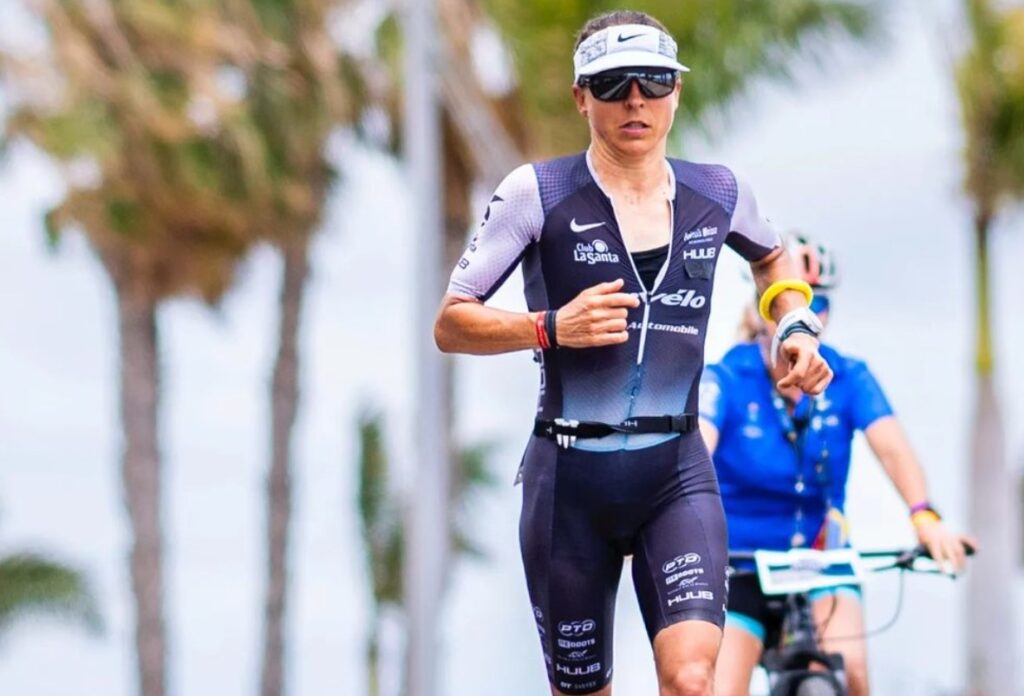 Anne Haug compite en el IRONMAN 70.3 Niza en grupos de edad.